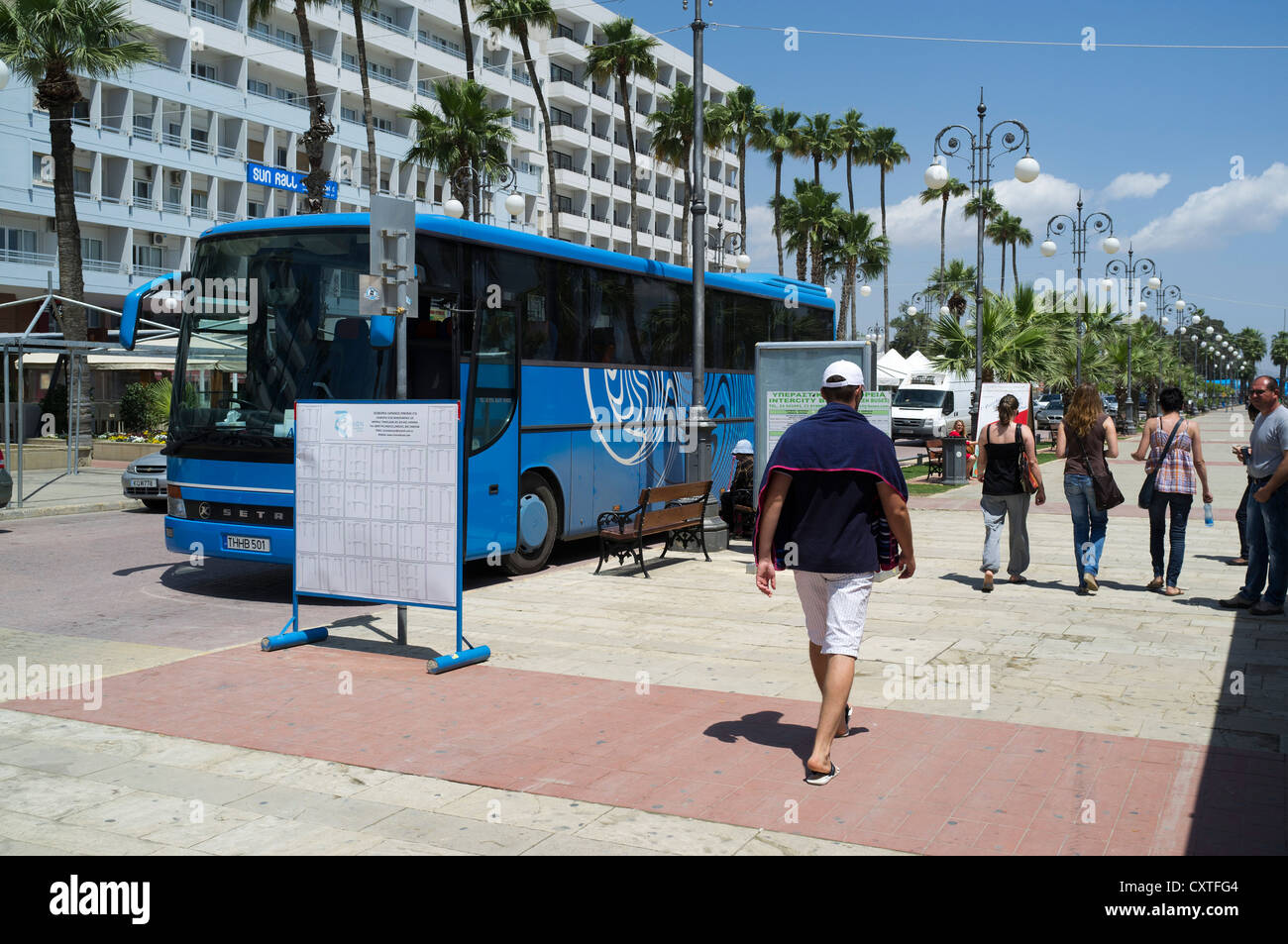 Bus to larnaca Banque de photographies et d’images à haute résolution ...
