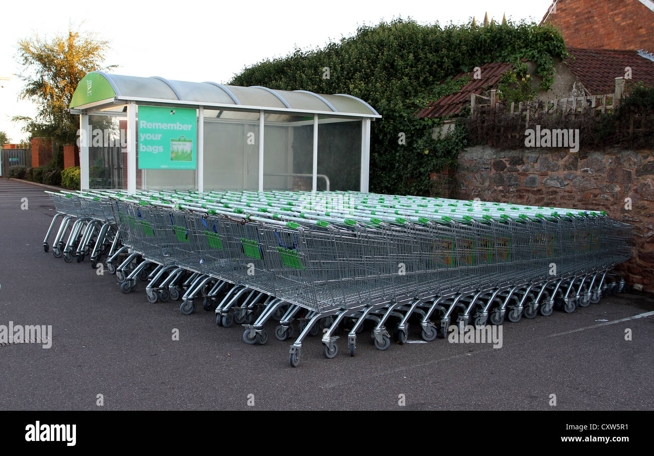Asda trolley Banque de photographies et d’images à haute résolution - Alamy