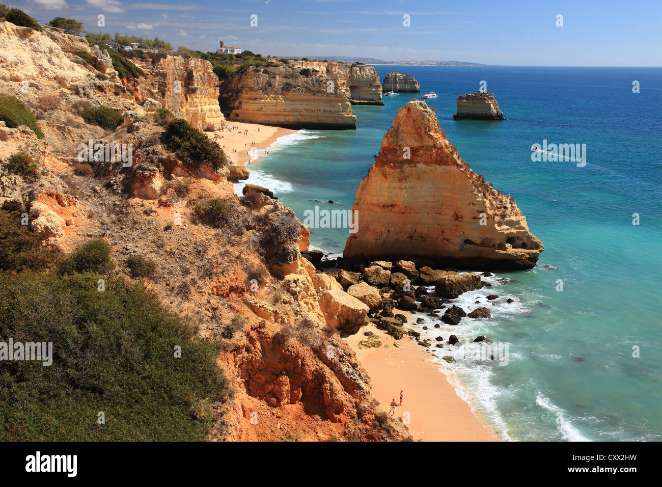 Rochers de la plage algarve Banque de photographies et d’images à haute ...