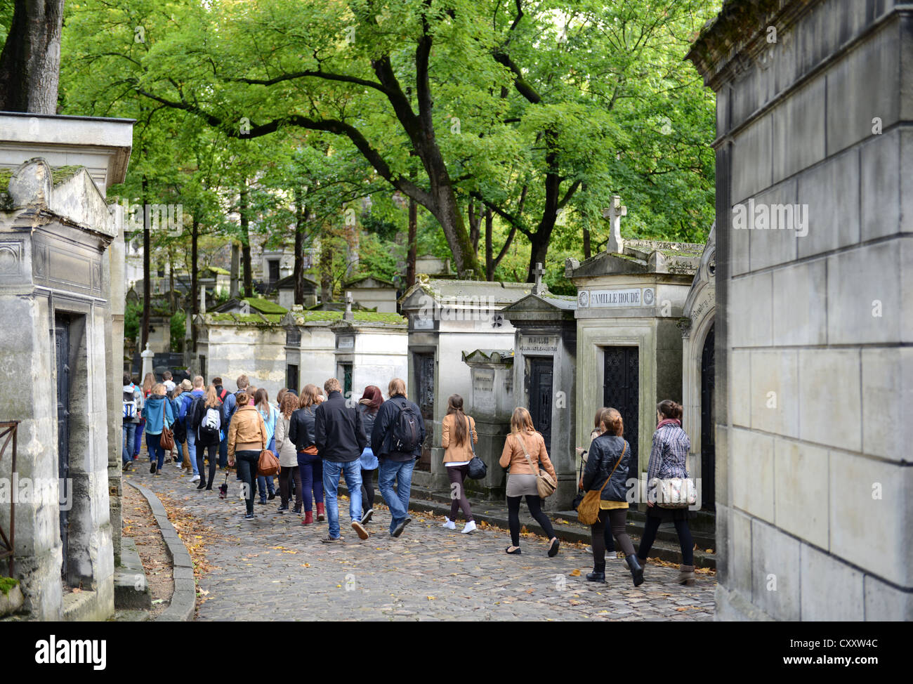 Cimetière du Père Lachaise, les touristes se rendant sur le cimetière ...