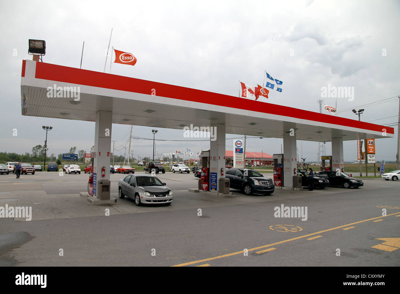 Esso gas station Banque de photographies et d’images à haute résolution ...