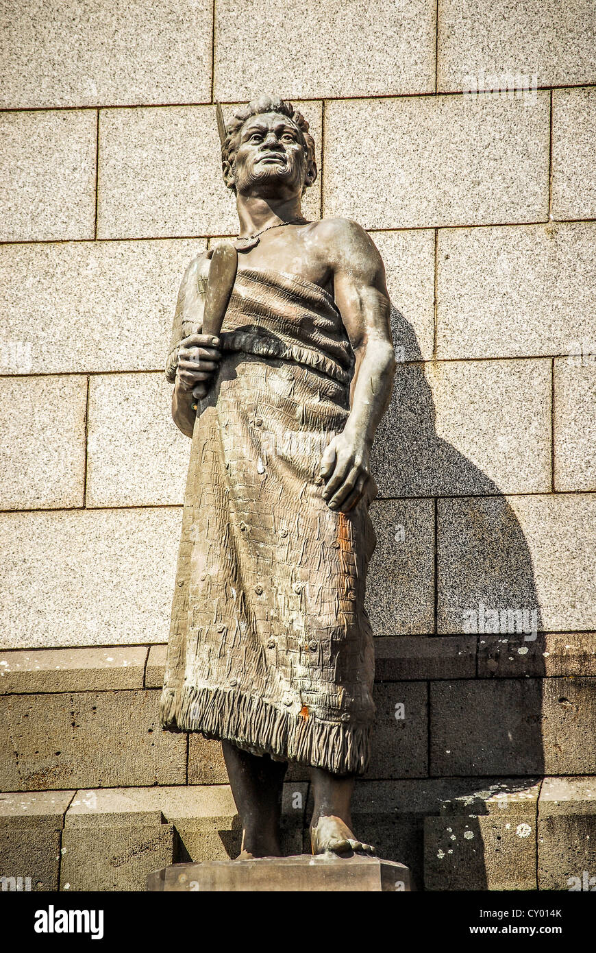 Statue Maori au sommet de One Tree Hill sur l'obélisque grave pour ...