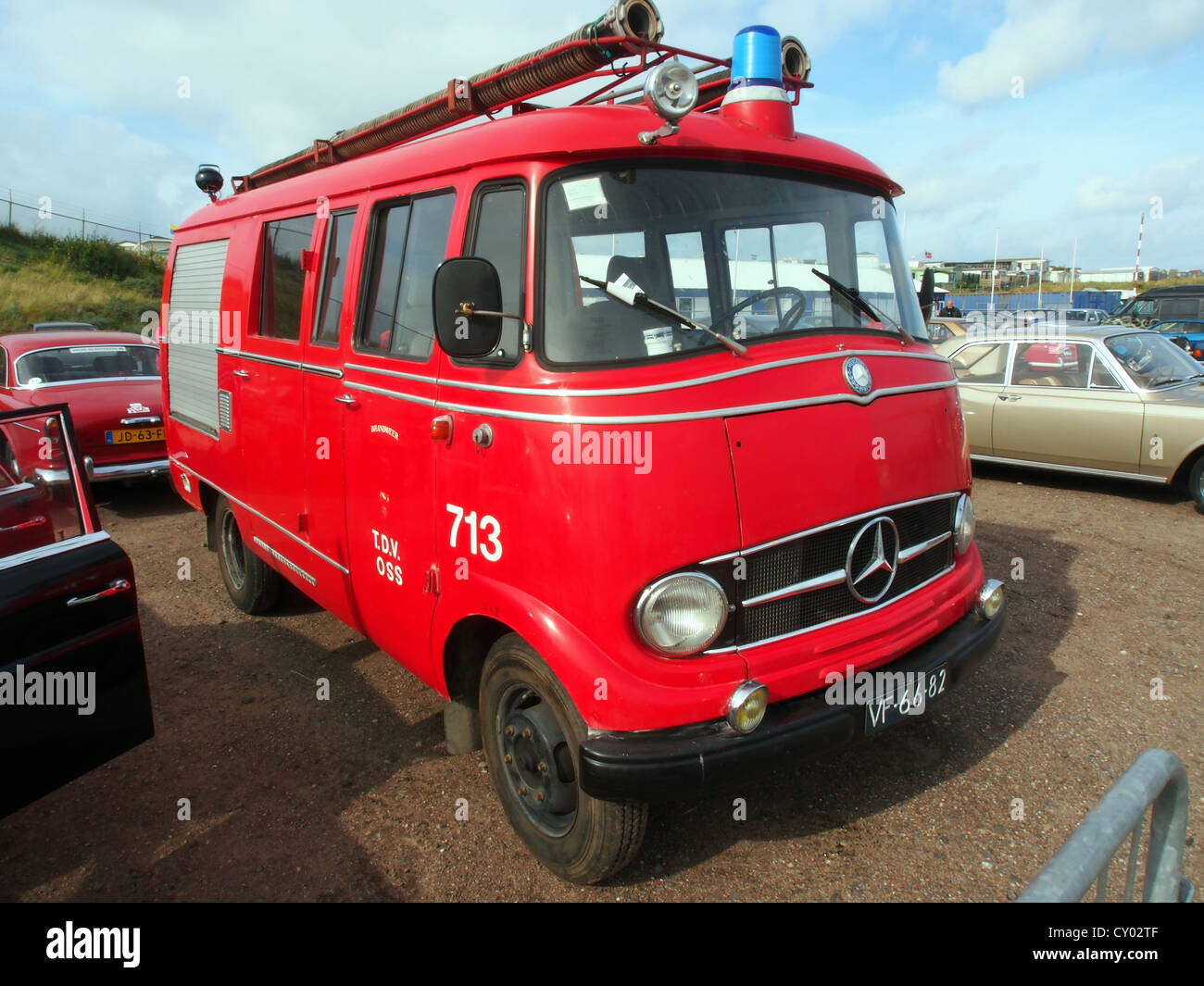 Camion de pompiers mercedes benz Banque de photographies et d’images à ...