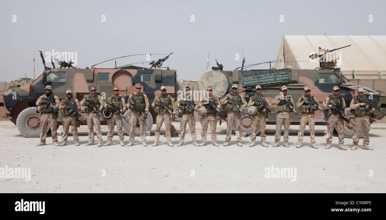 Patrouille de soldats Banque de photographies et d’images à haute ...