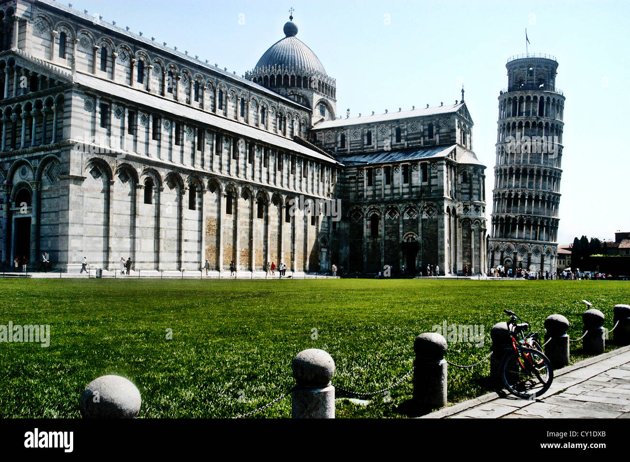 La Tour Penchée de Pise et la cathédrale Duomo, Pise, Italie Photo ...