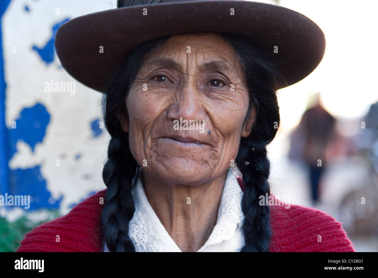 Un paysan péruvien traditionnel avec hat Photo Stock - Alamy