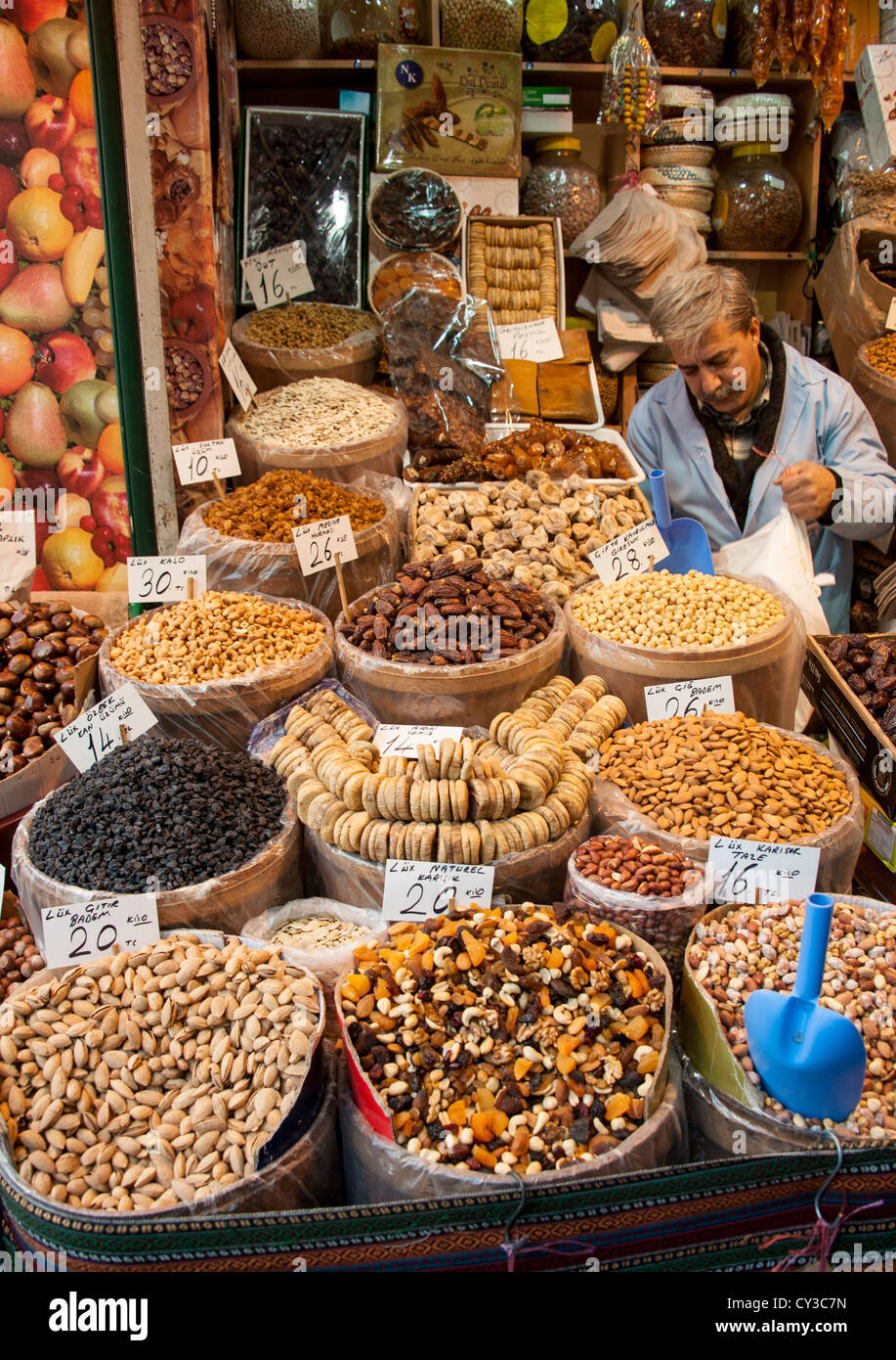 Istanbul turkey nuts dried fruits Banque de photographies et d’images à ...