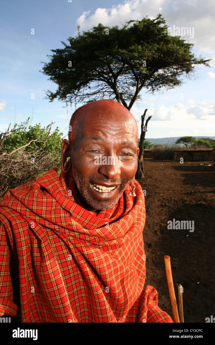 Homme maasai souriant Banque de photographies et d’images à haute ...