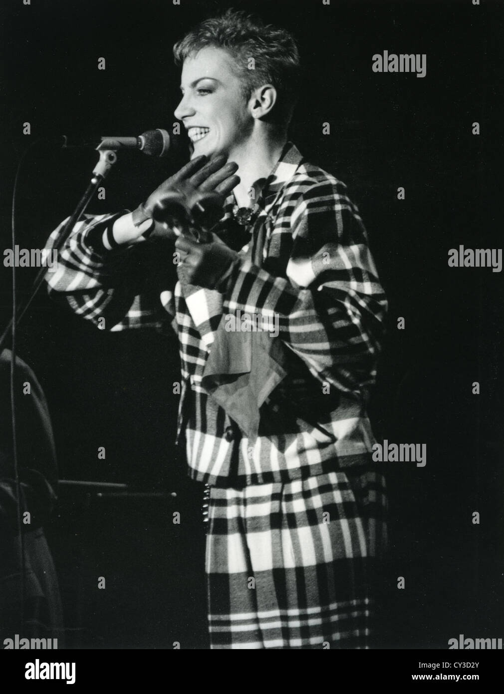 Chanteuse eurythmics annie lennox Banque de photographies et d’images à ...