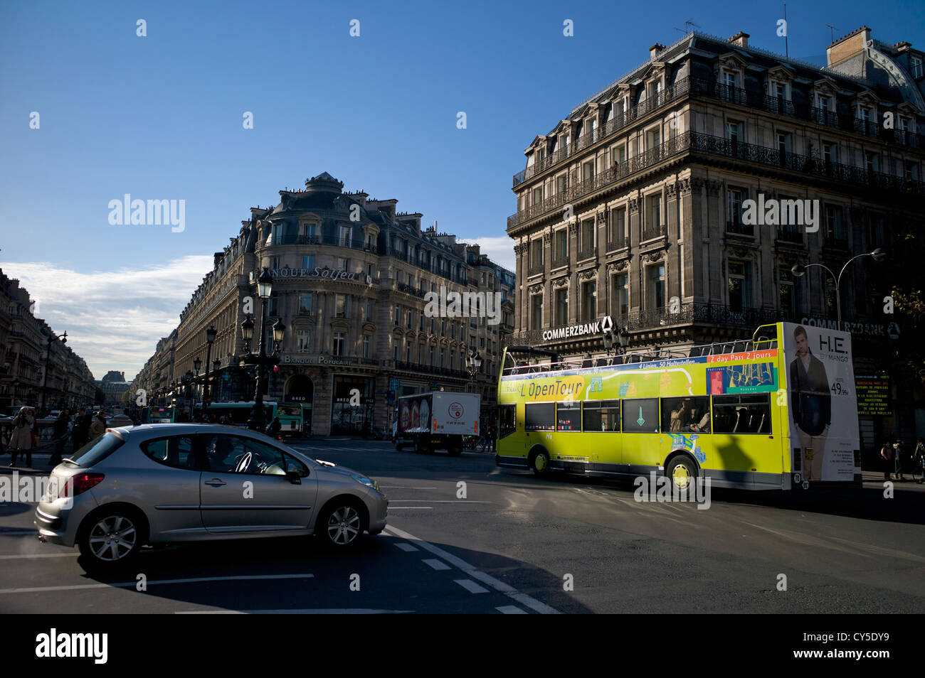 Circulation dans la rue paris Banque de photographies et d’images à ...