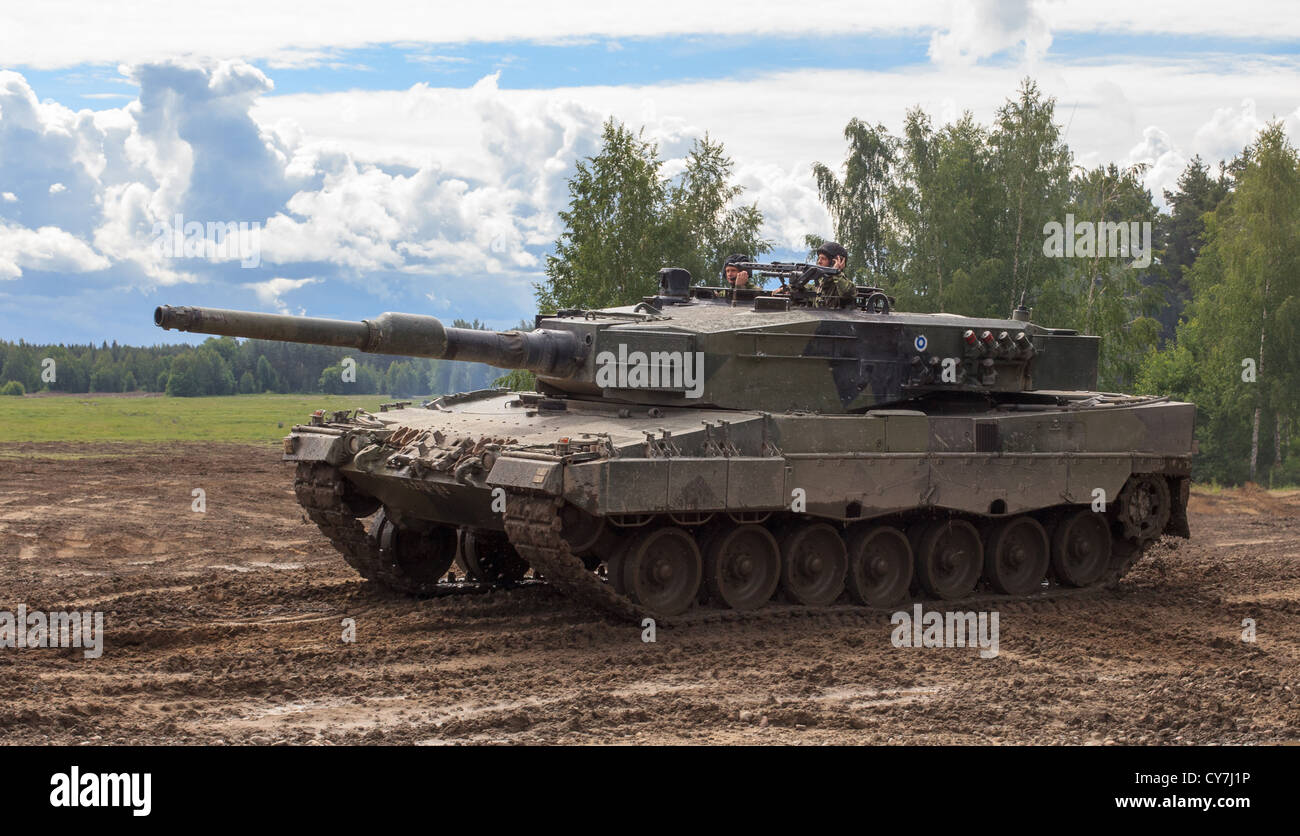 Leopard 2A4 char de combat principal de l'armée finlandaise Photo Stock ...