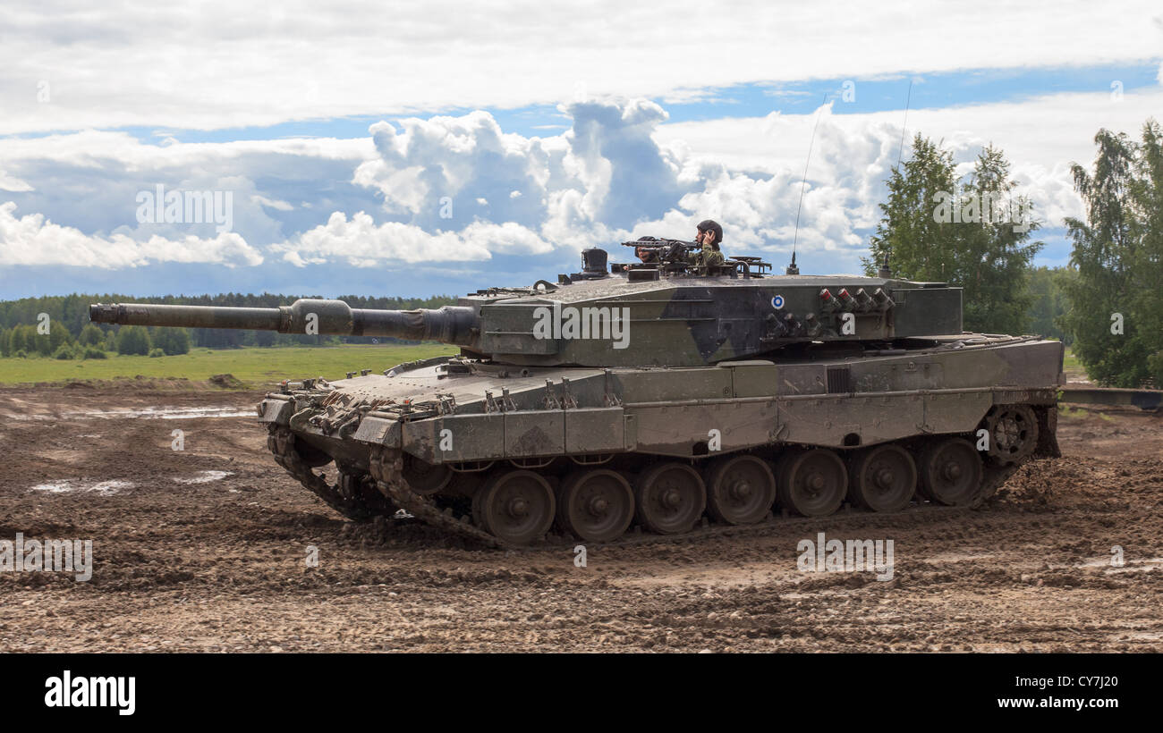 Leopard 2A4 char de combat principal de l'armée finlandaise Photo Stock ...