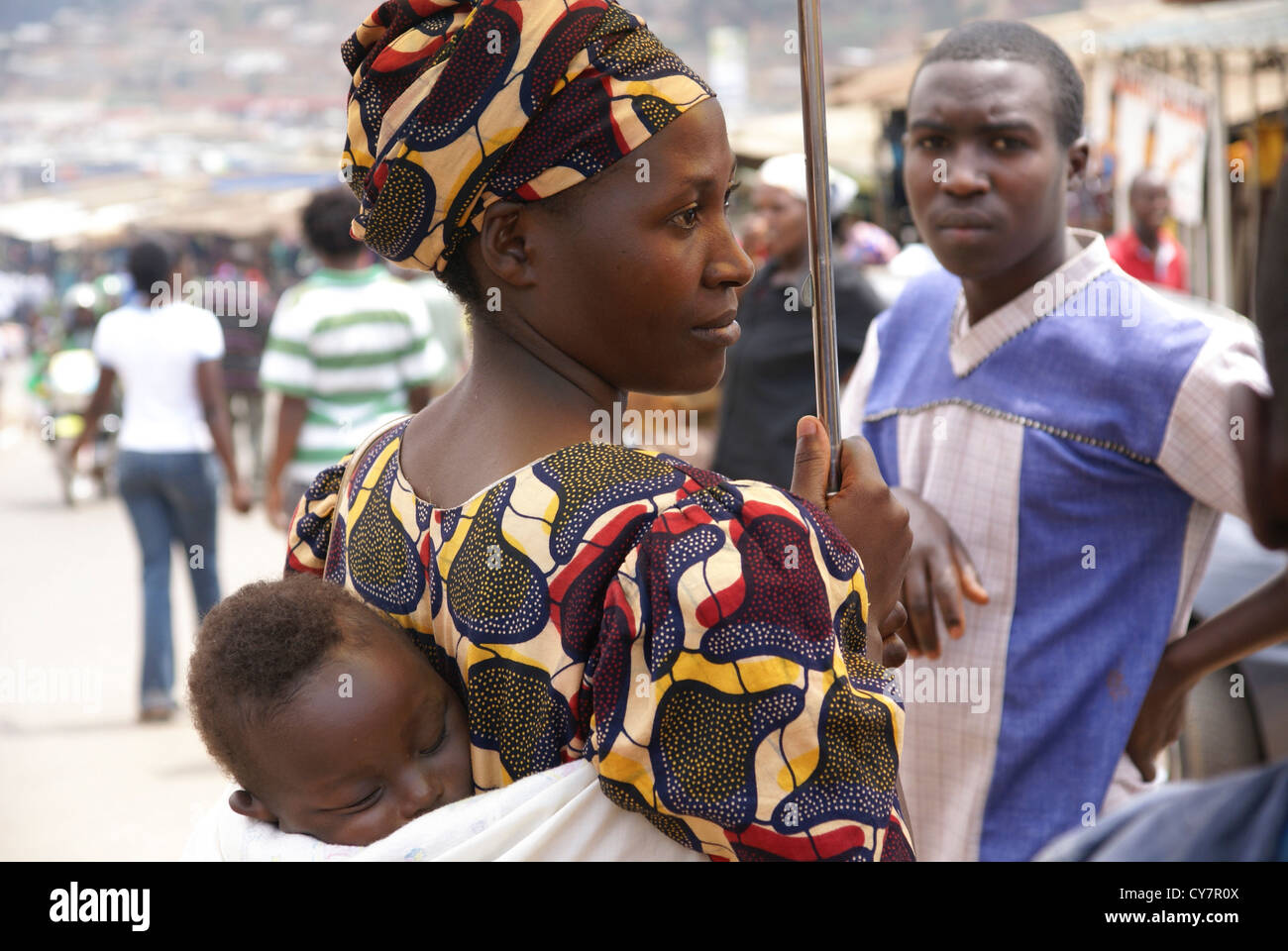 Femme rwandaise Banque de photographies et d’images à haute résolution ...