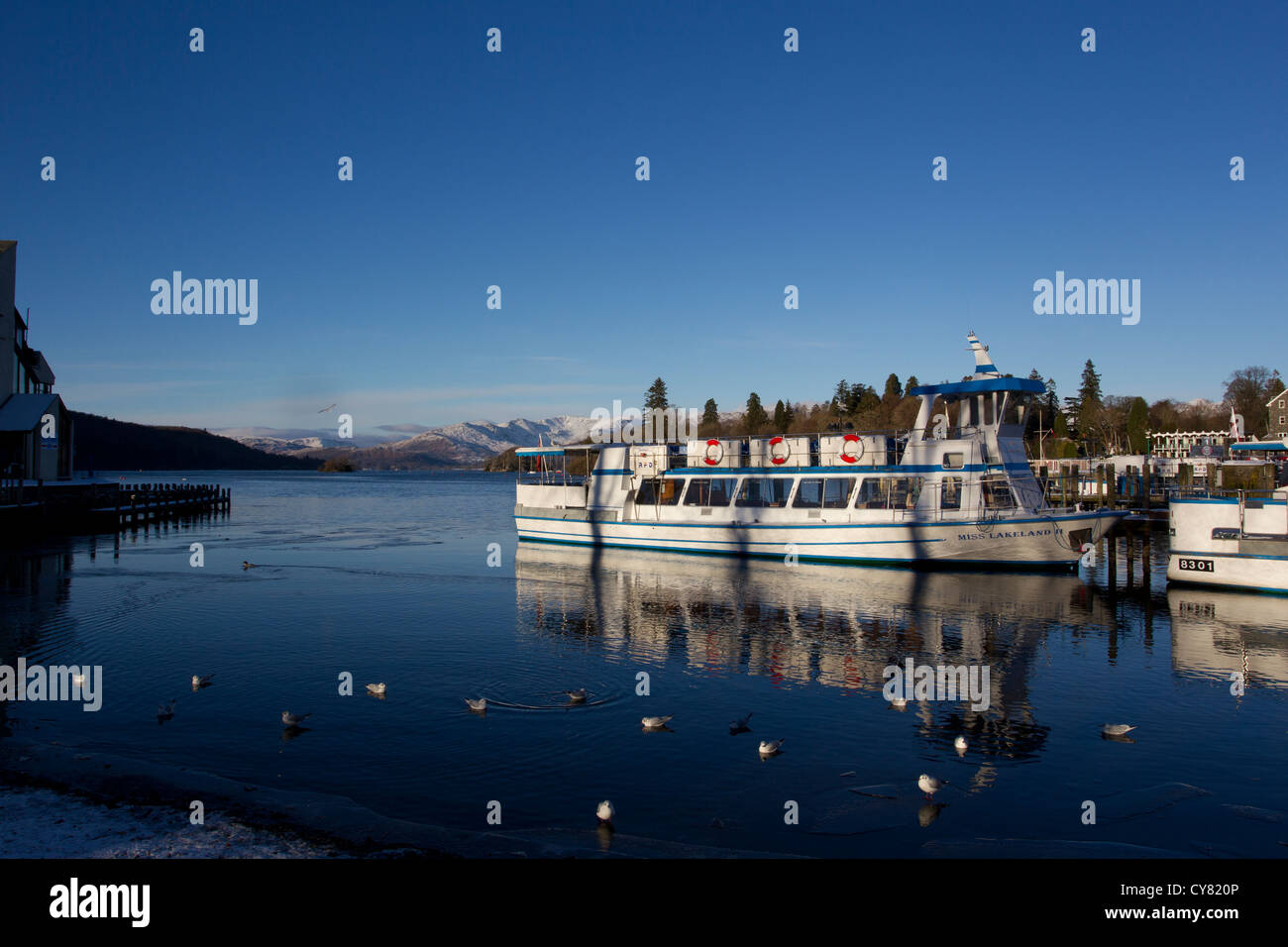 Bowness Bay sur le lac Windermere, dans le froid de l'hiver avec la ...