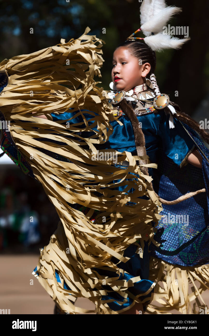 Femme chumash insignes traditionnels Banque de photographies et d ...