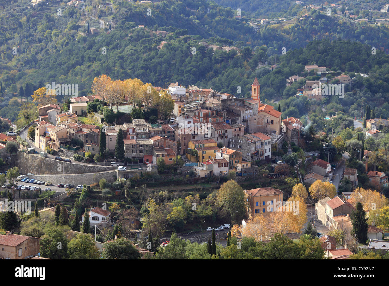 Village perché pittoresque de l'arrière pays du Var Photo Stock - Alamy