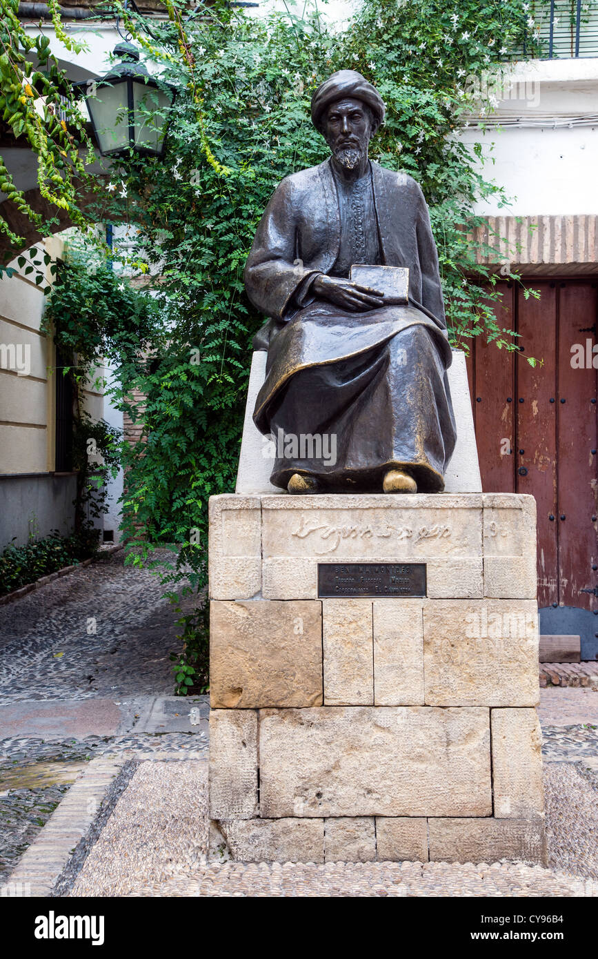 Statue du philosophe juif Moïse Maïmonide à Cordoue, Andalousie ...