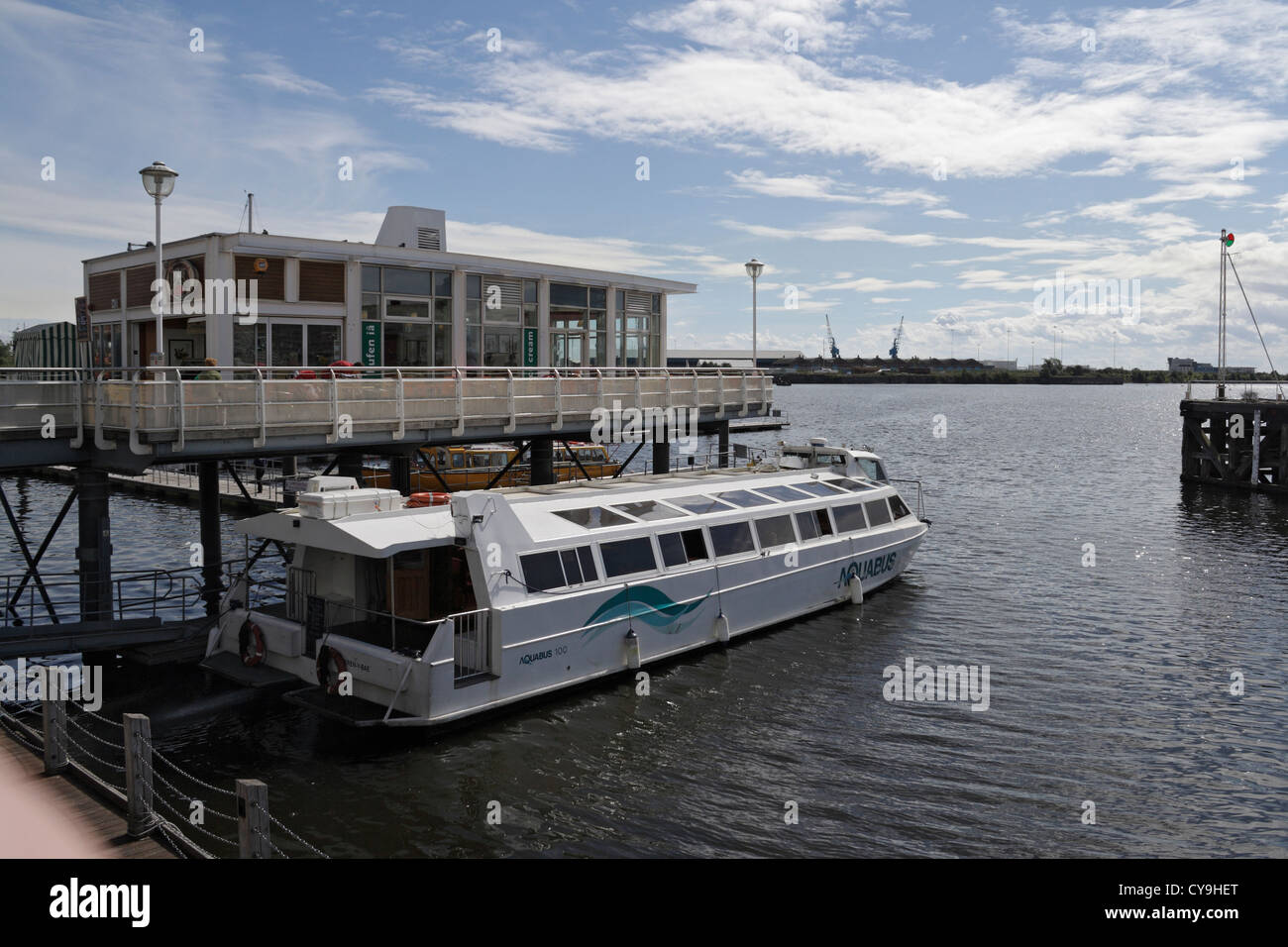 Cardiff bay aquabus Banque de photographies et d’images à haute ...