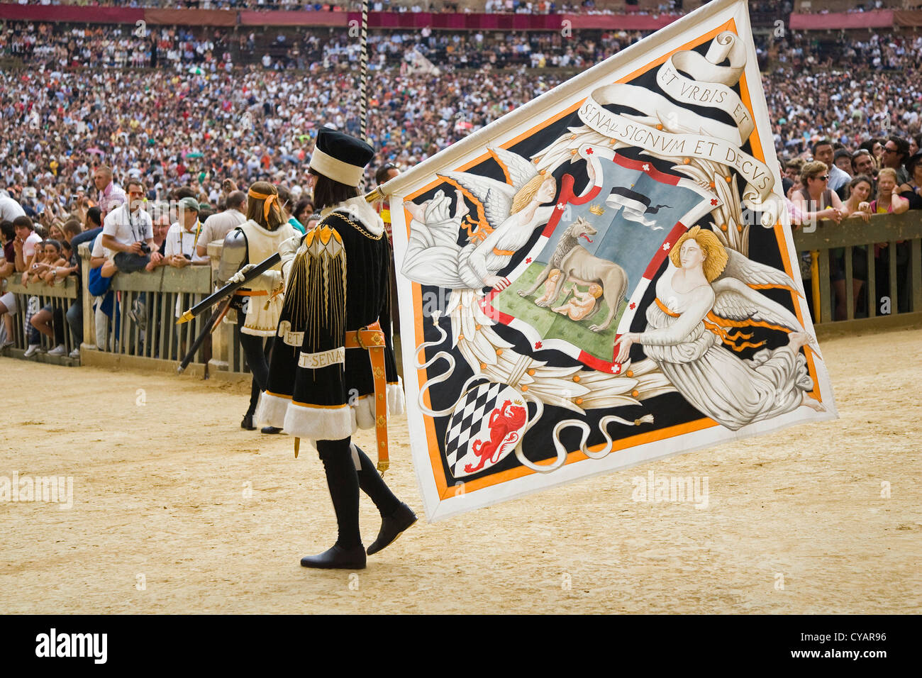 Drapeaux Du Contrade Du Palio De Sienne Banque d'image et photos - Alamy