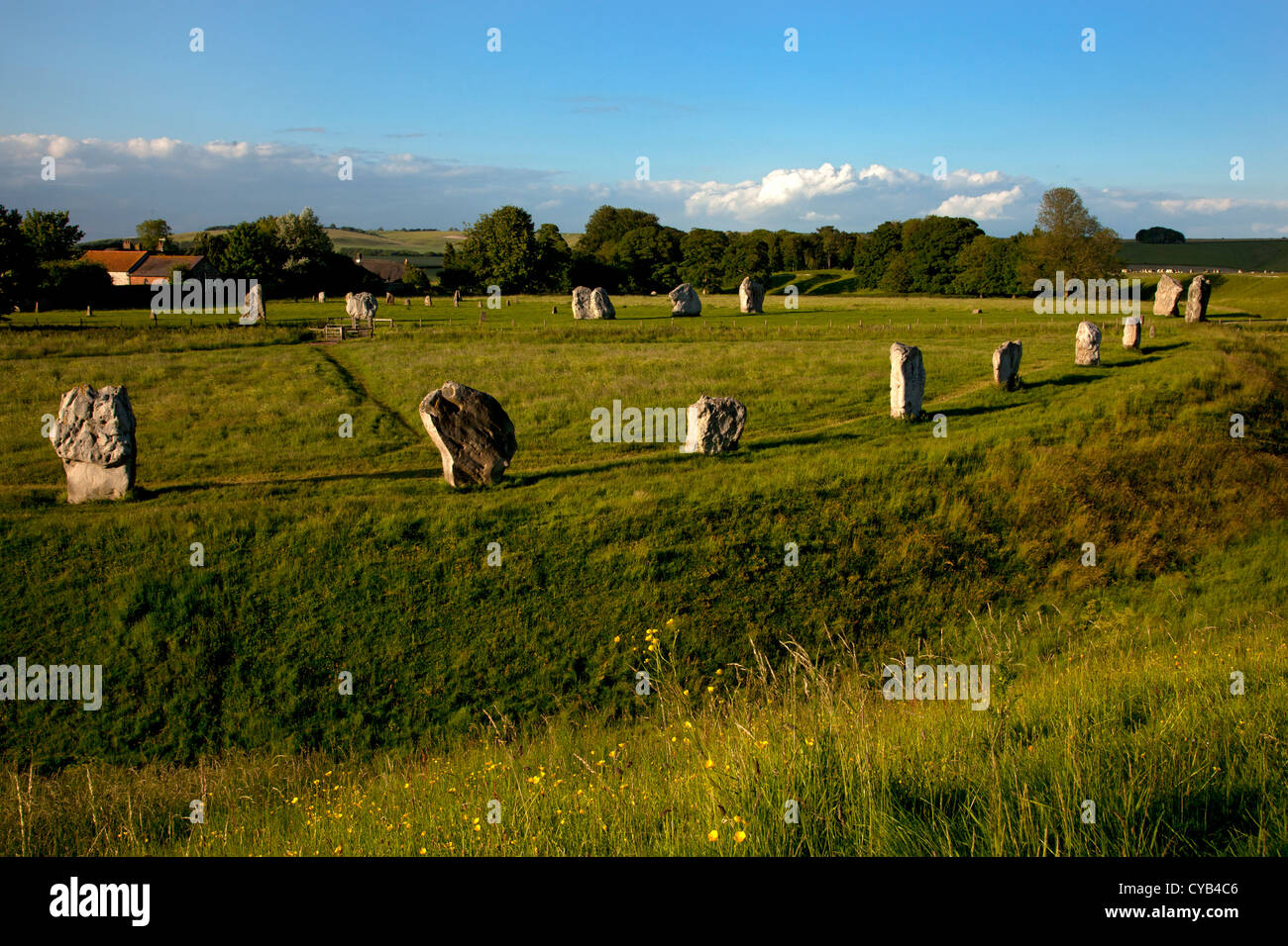 Avebury wiltshire henge Banque de photographies et d’images à haute ...