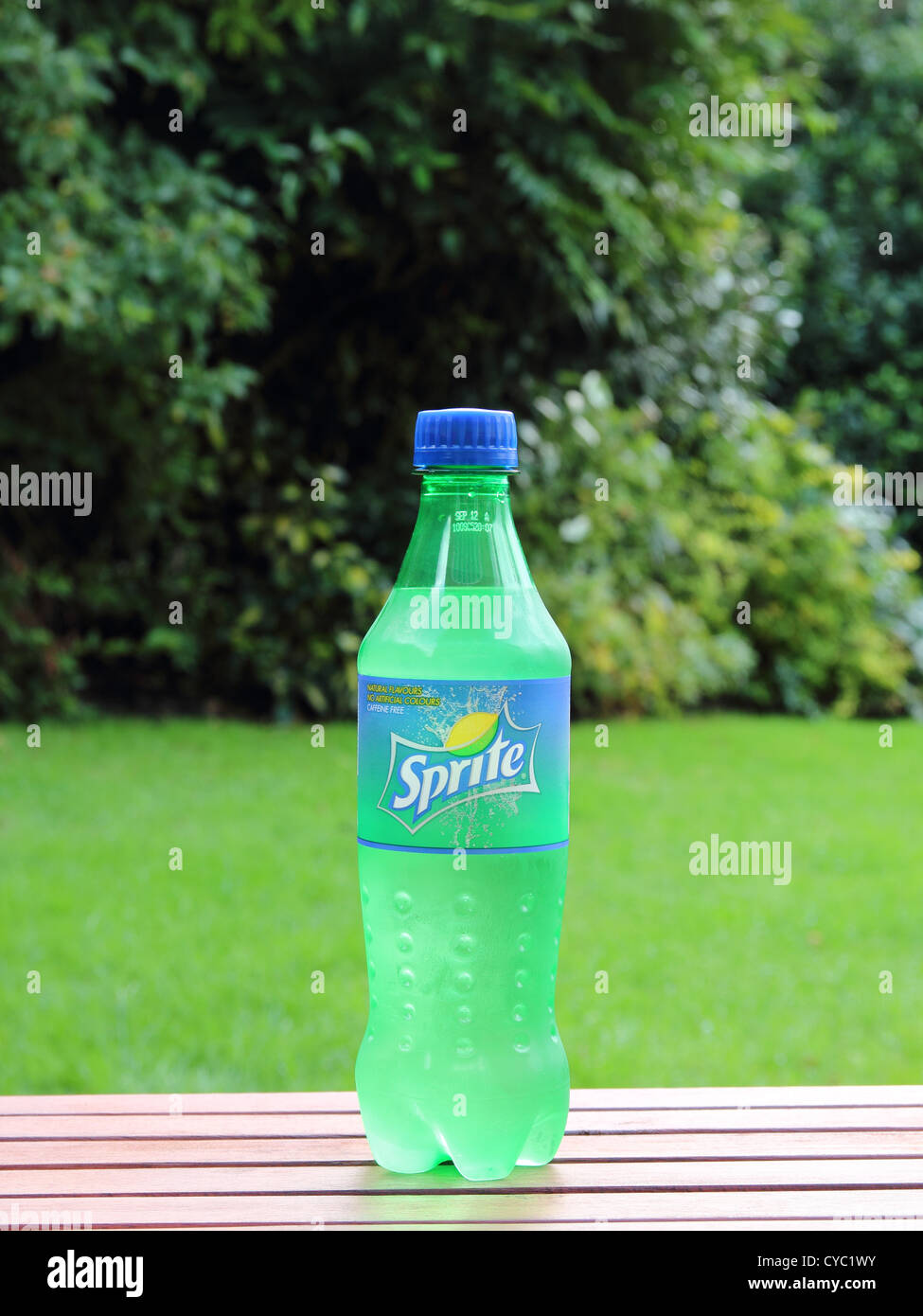 Une bouteille de boisson gazeuse de marque Sprite Photo Stock - Alamy