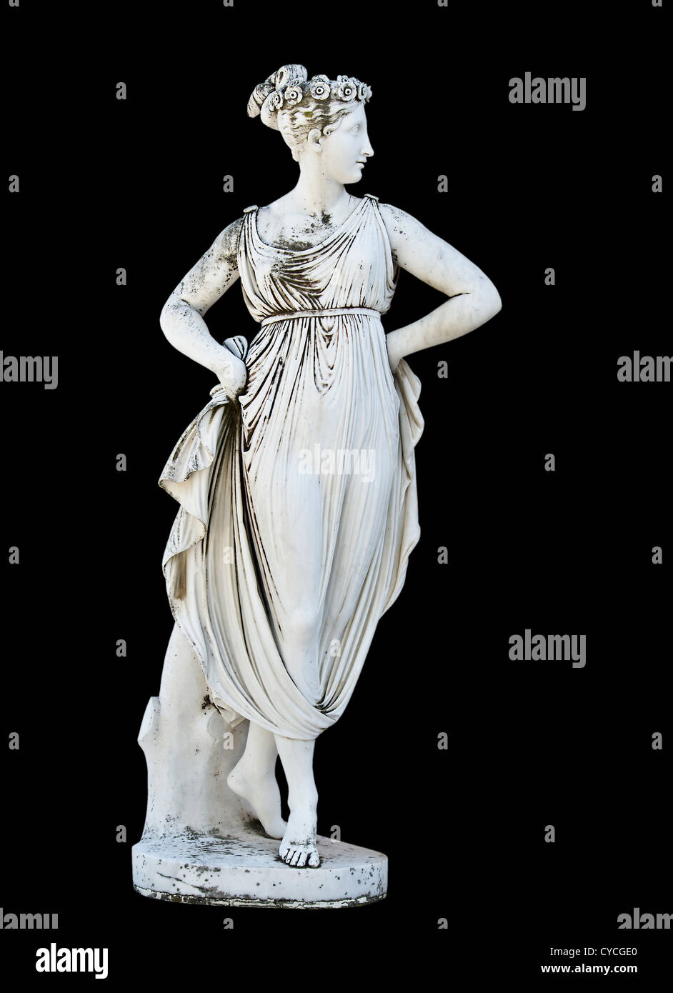Statue ancienne montrant une mythique grec muse. La statue est située à ...