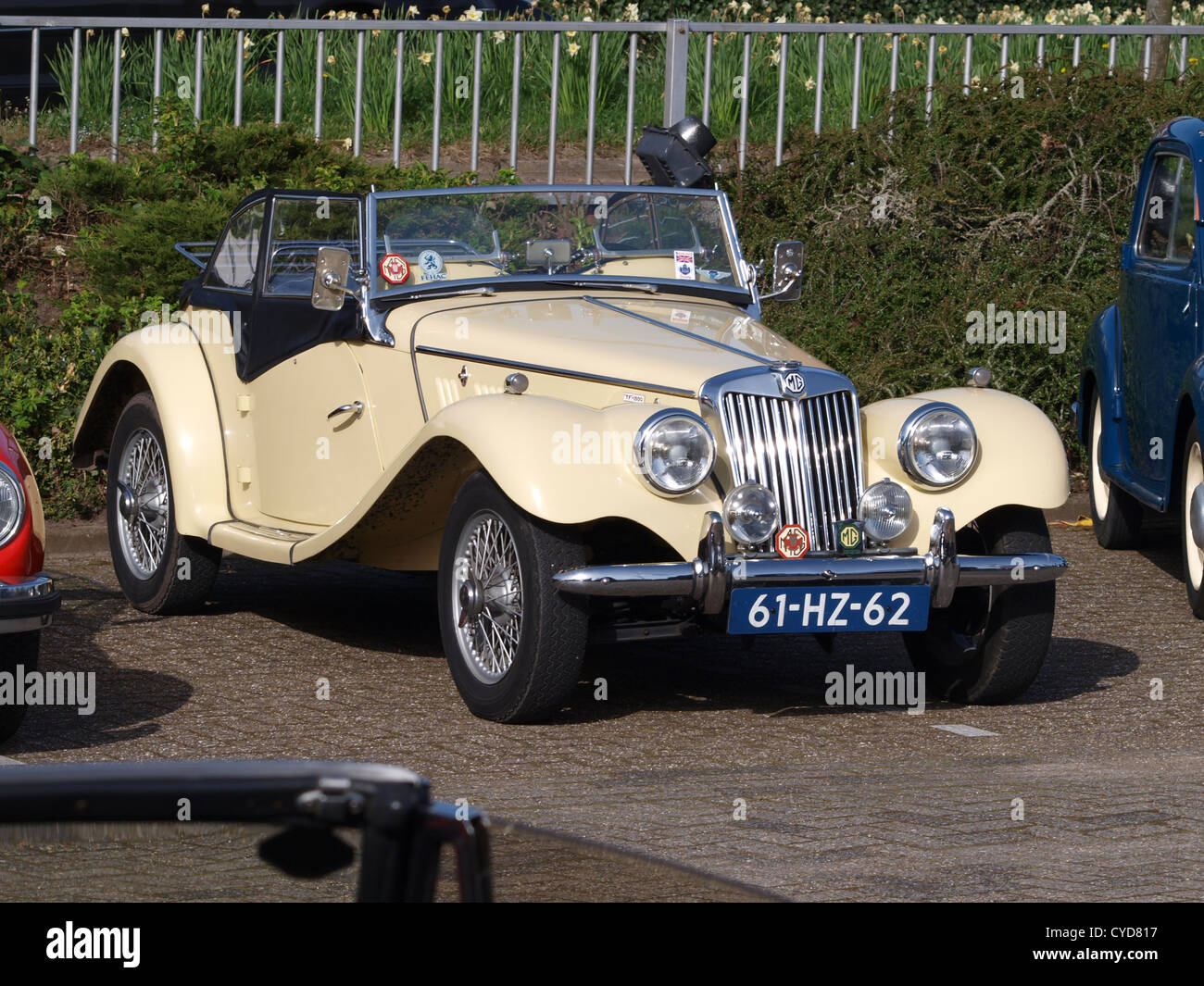 Old cream mg car mg Banque de photographies et d’images à haute ...