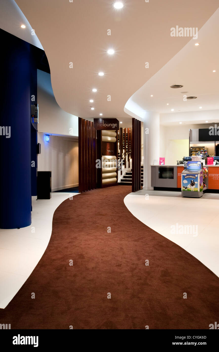 Odeon cinema interior foyer Banque de photographies et d’images à haute ...