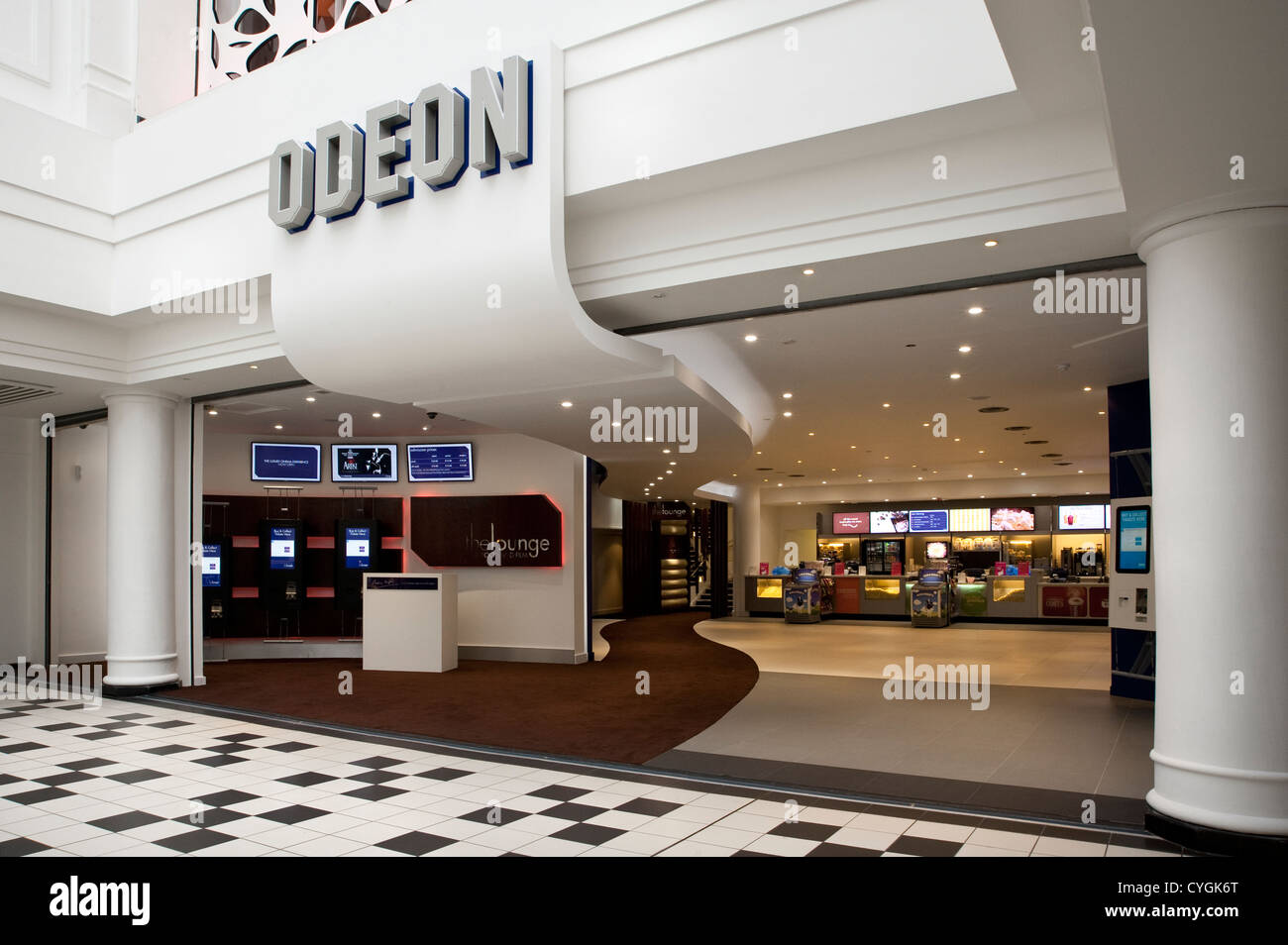 Odeon cinema interior foyer Banque de photographies et d’images à haute ...