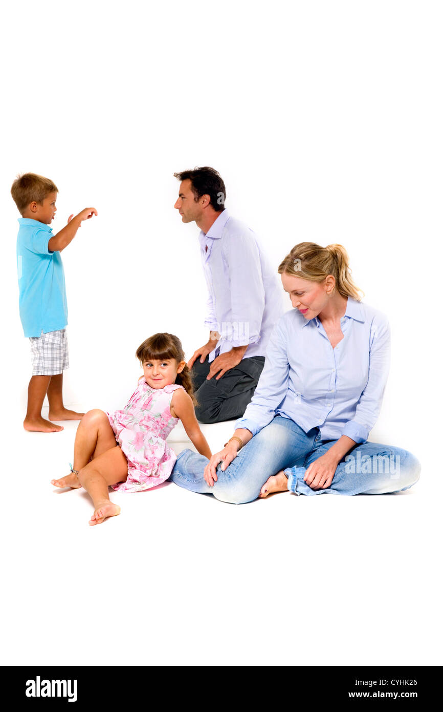Famille Avec Deux Enfants Banque Dimages Détourées Alamy