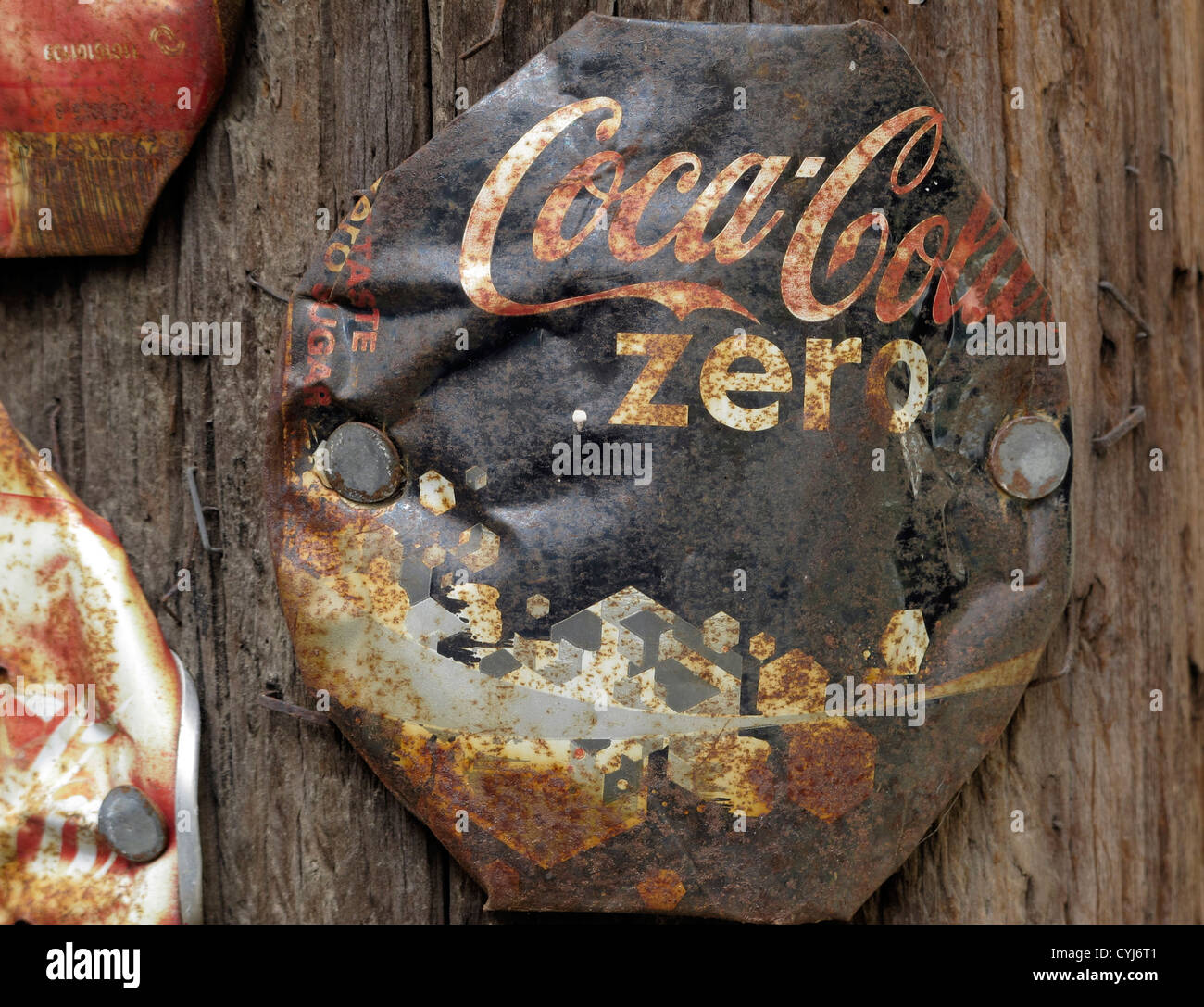 Old rusted Coca Cola Zero badge publicitaire Photo Stock - Alamy