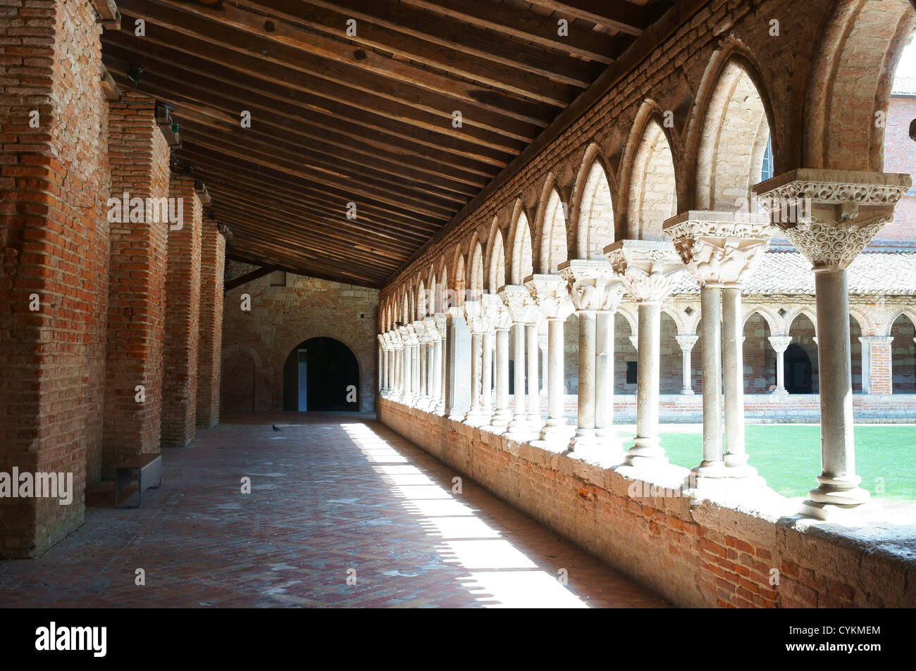 Abbaye de moissac cloitre Banque de photographies et d’images à haute ...