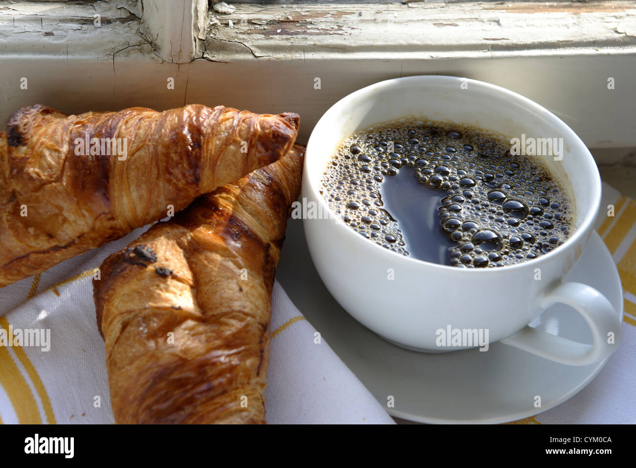 Coffee croissant Banque de photographies et d’images à haute résolution ...