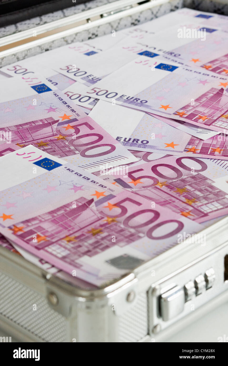 Malette billets de 500 euros Banque de photographies et d’images à haute résolution - Alamy