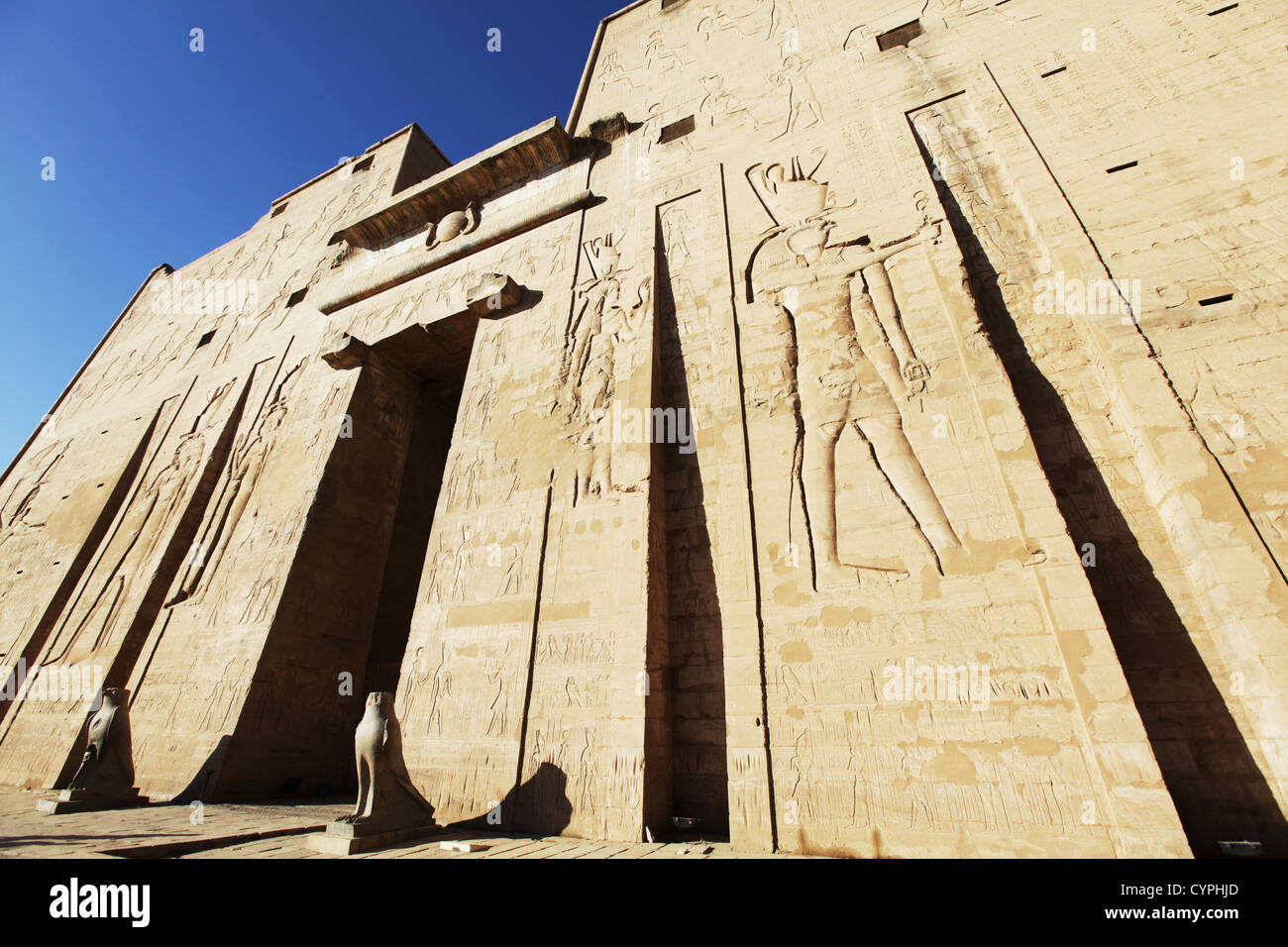 Temple d'Horus à Edfou, Egypte Photo Stock - Alamy