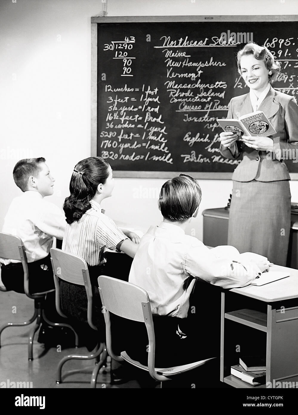 Vintage old male teacher classroom Banque de photographies et d’images ...