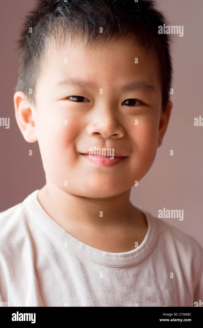 Charmant garçon chinois Banque de photographies et d’images à haute ...
