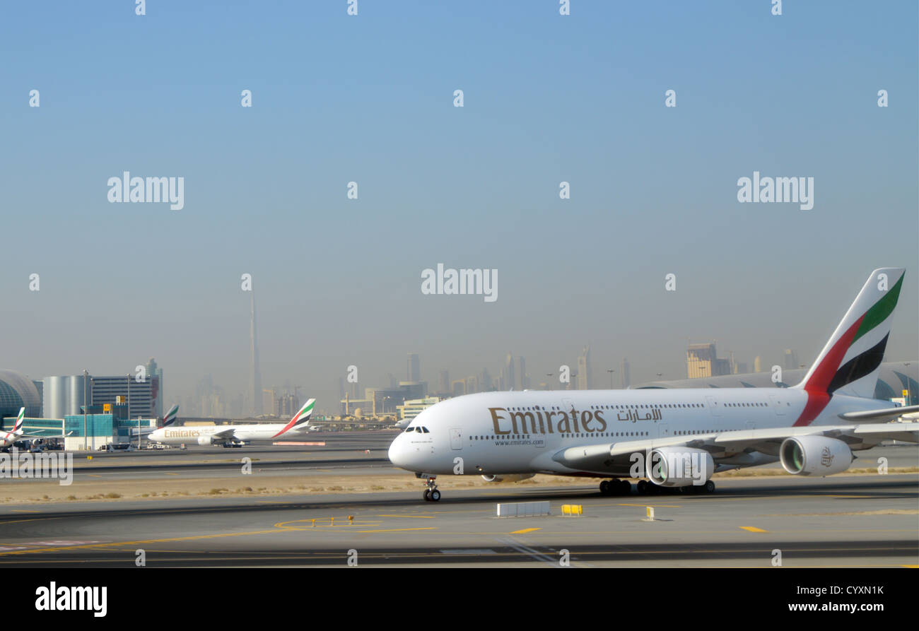 Emirates airline airbus a380 Banque de photographies et d’images à ...