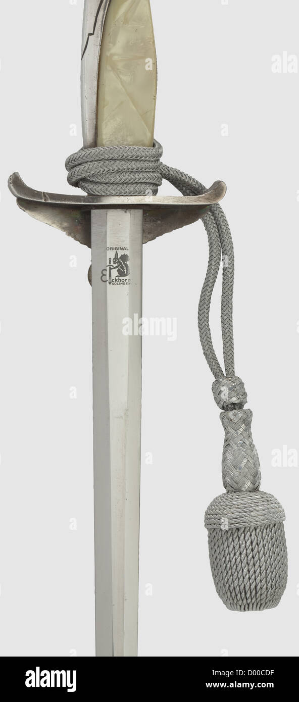 Un modèle 39 poignard pour les fonctionnaires avec cintre et portepee ...