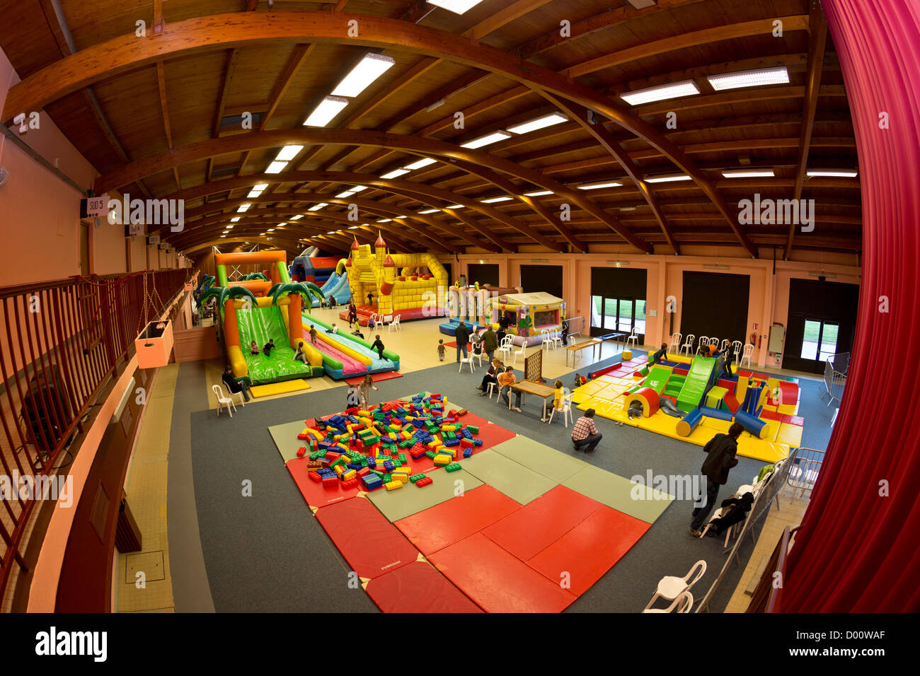 Structures gonflables (château gonflable type) pour les enfants dans ...