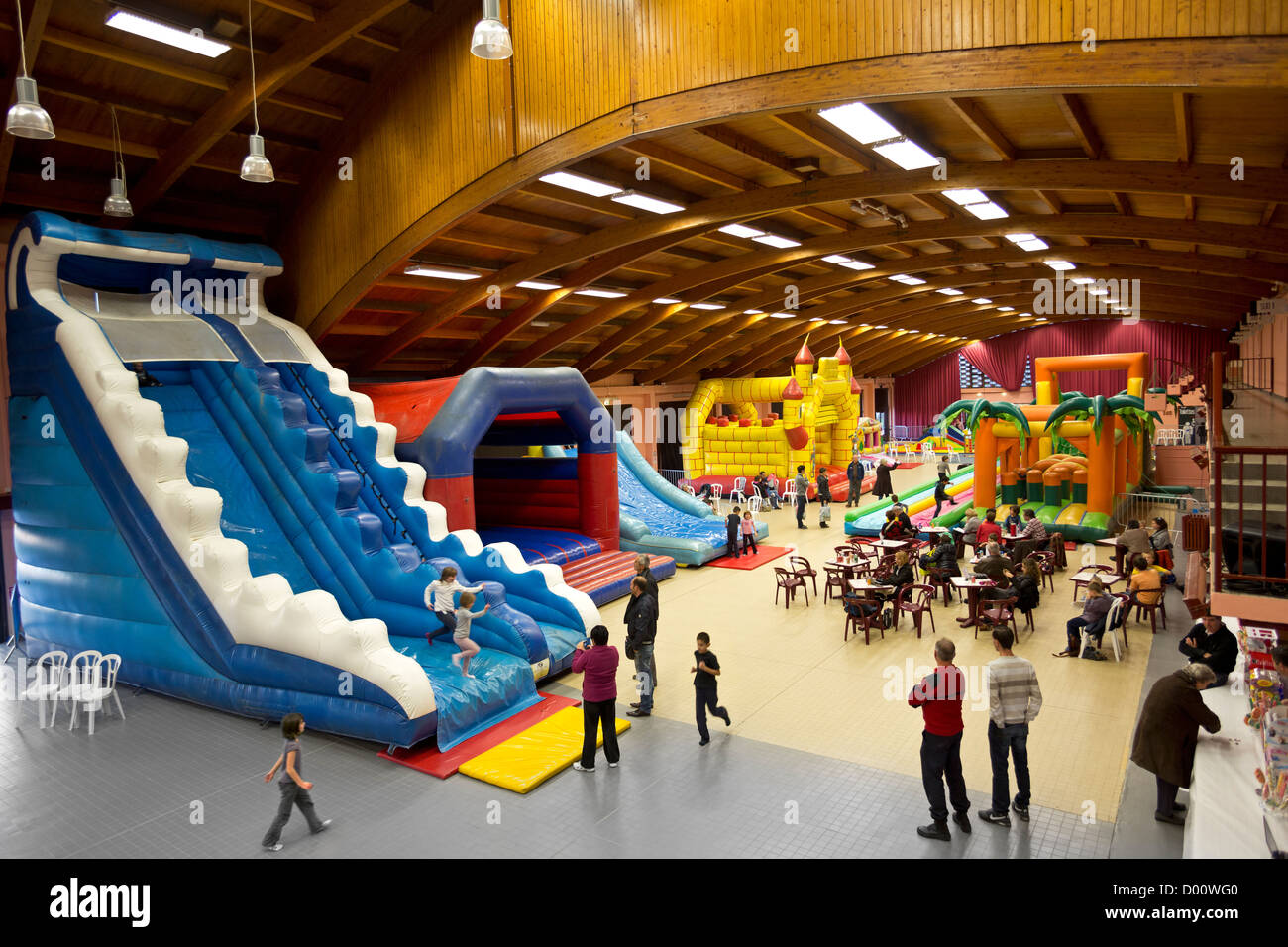 Structures gonflables (château gonflable type) pour les enfants dans ...