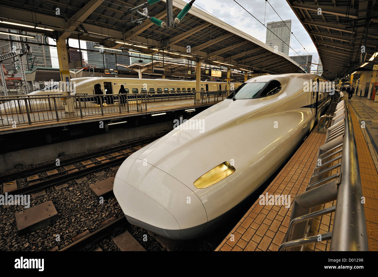 Bullet train tokyo Banque de photographies et d’images à haute ...