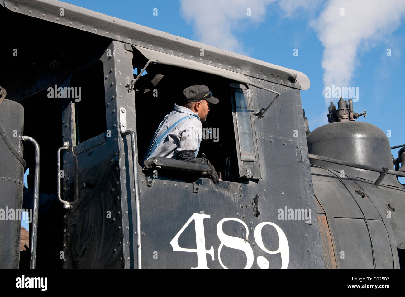 Old fashioned train conductor Banque de photographies et d’images à ...
