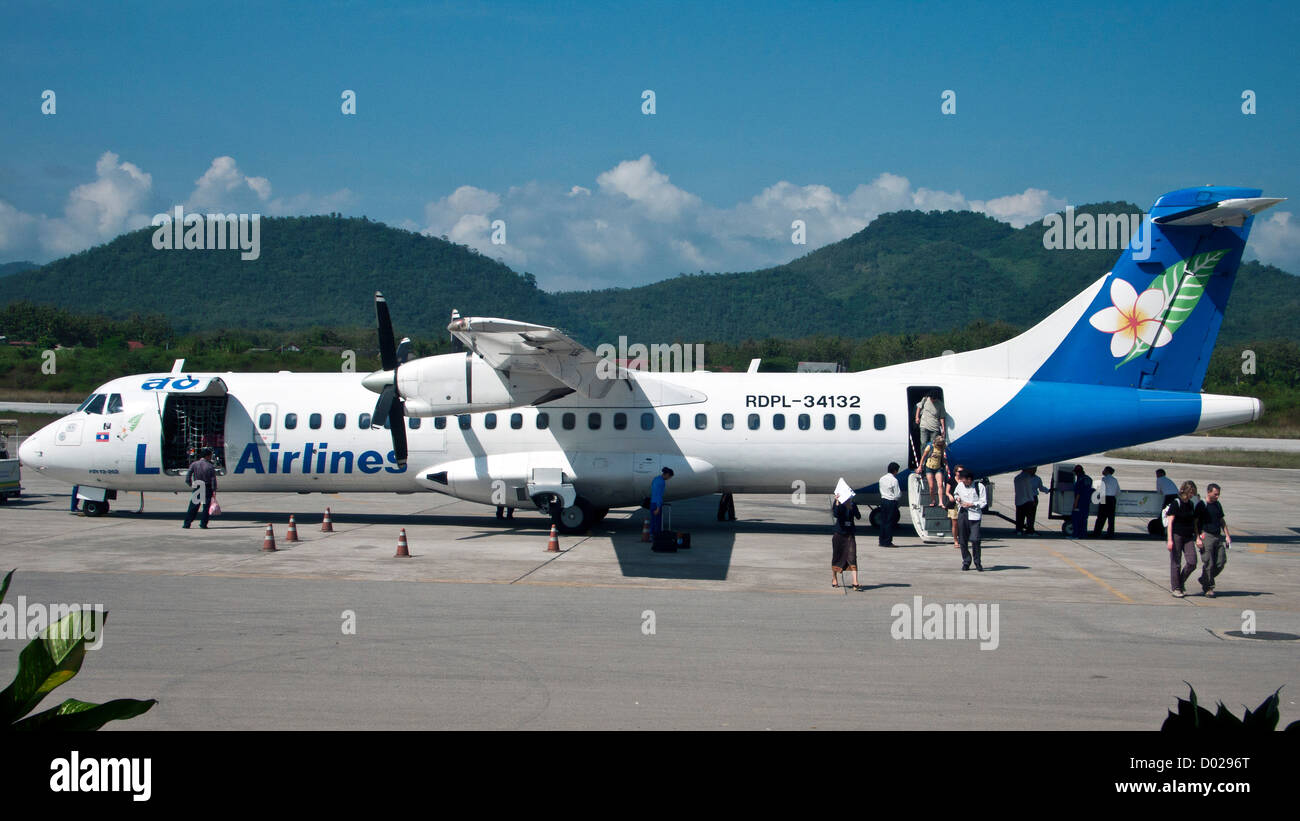 Lao airlines atr 72 Banque de photographies et d’images à haute ...
