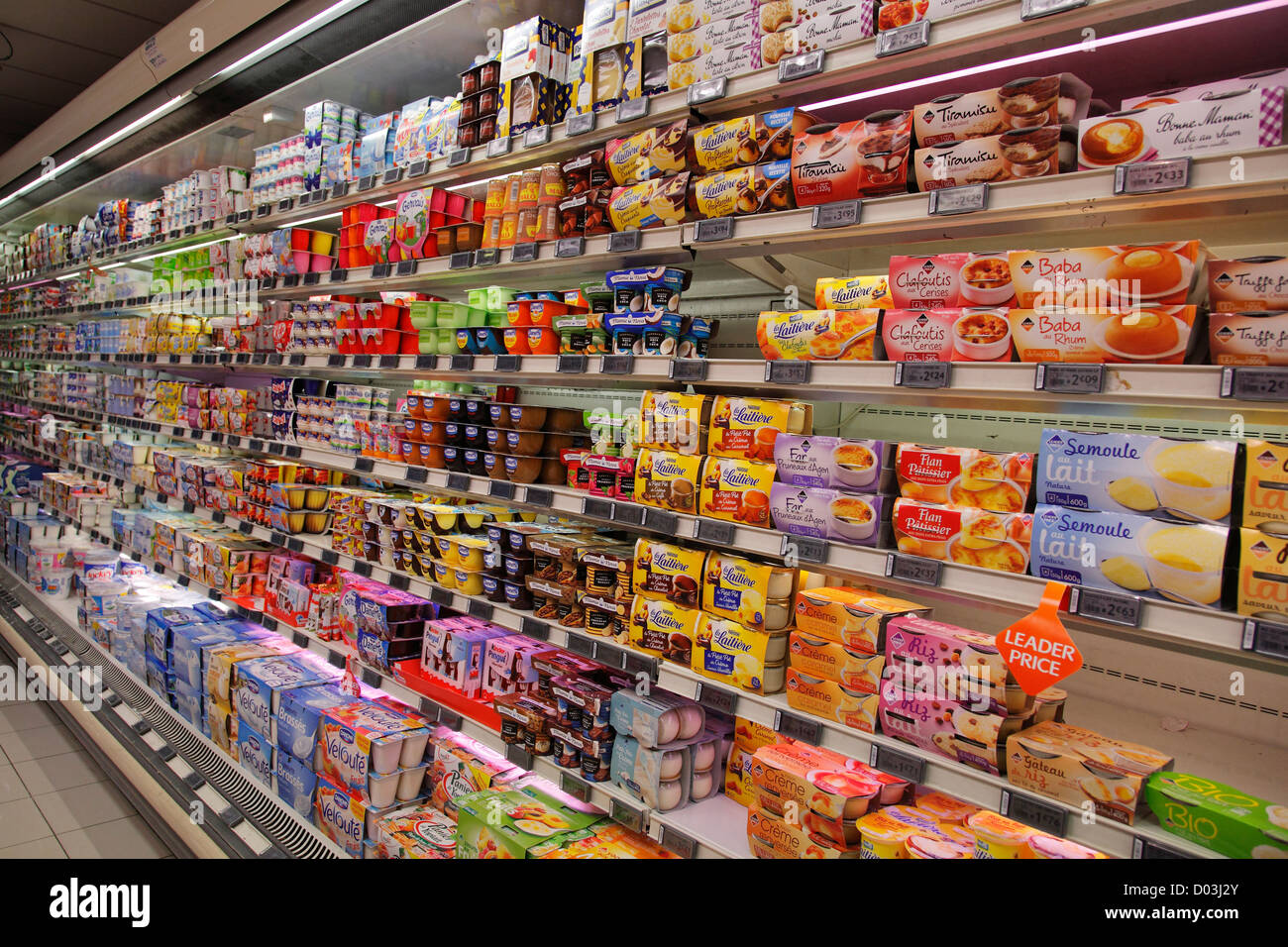 Supermarket shelves Banque de photographies et d’images à haute ...