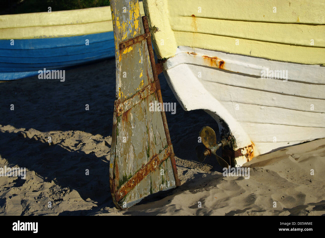 Vieux gouvernail de bateau en bois Banque de photographies et d’images à haute résolution - Alamy