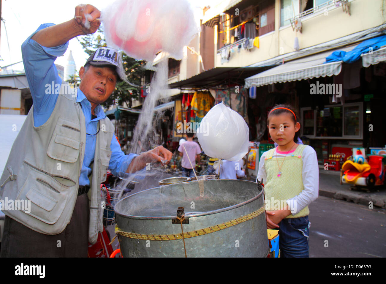 Dongtai road Banque de photographies et d’images à haute résolution - Alamy
