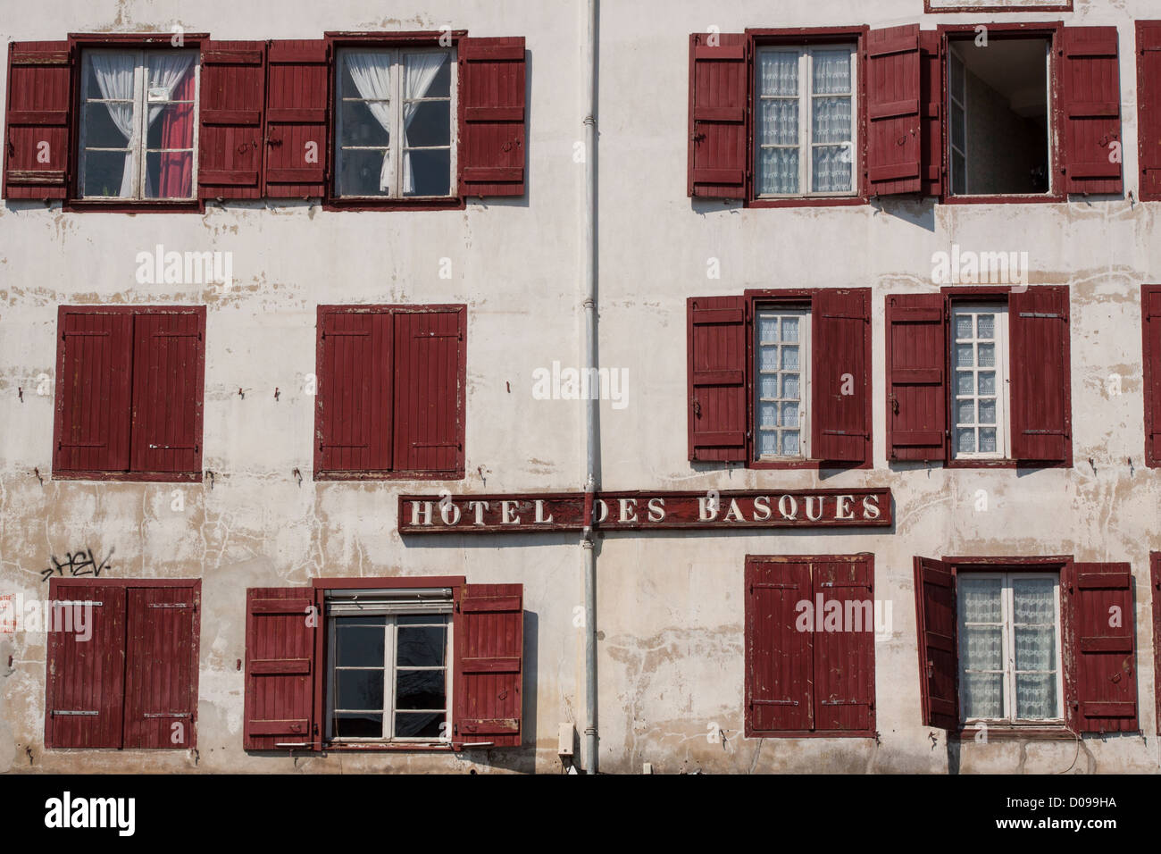 Façade DE L'HÔTEL DES BASQUES DANS LE CENTRE-VILLE DE BAYONNE PAYS ...