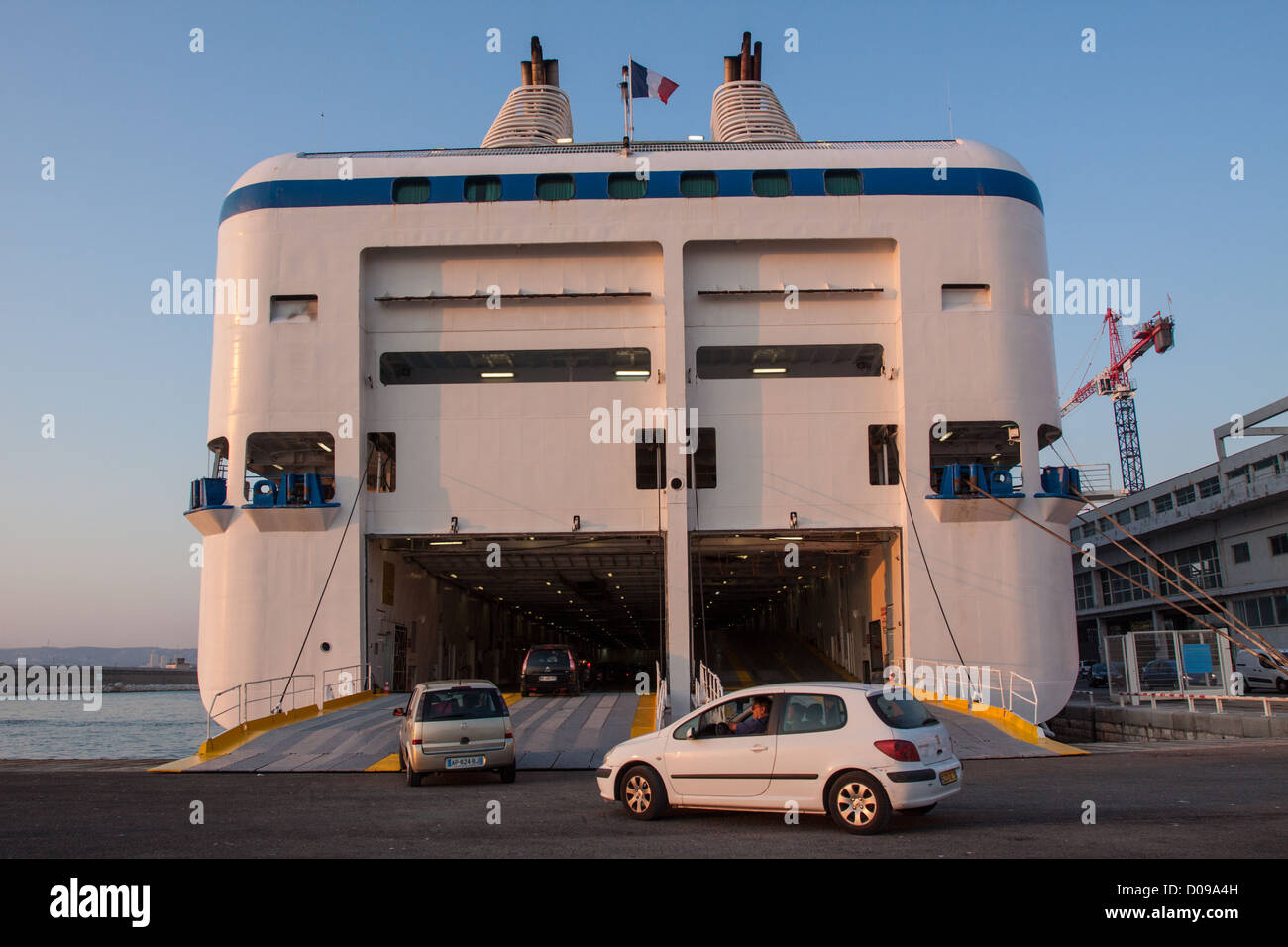 Embarquement VOITURE FERRY Napoléon Bonaparte DE LA SNCM CORSE ...