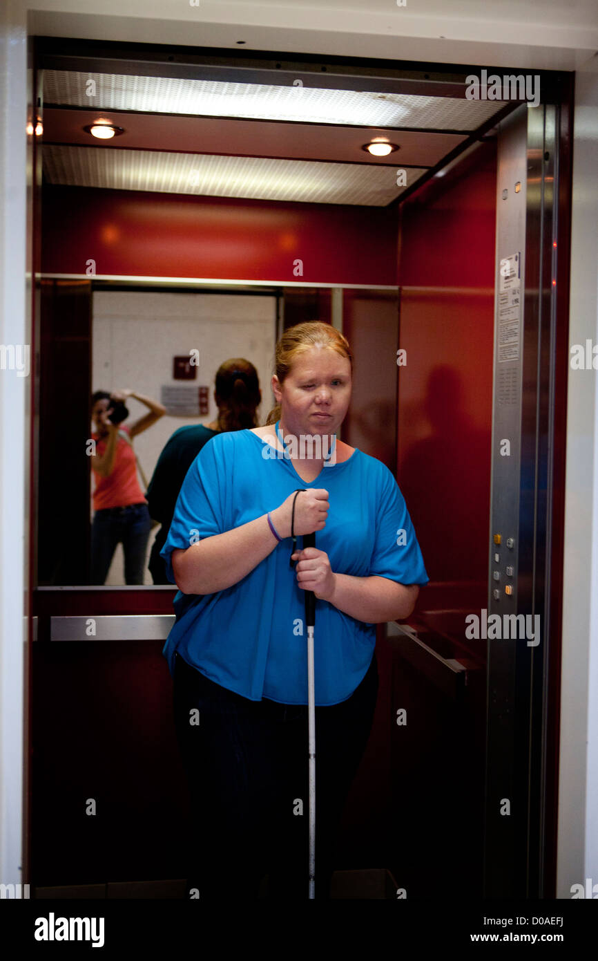 Vieilles femmes aveugles Banque de photographies et d’images à haute ...